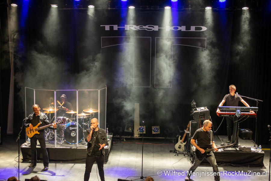Threshold neemt de Cacaofabriek mee op een muzikale tijdreis - Rockmuzine